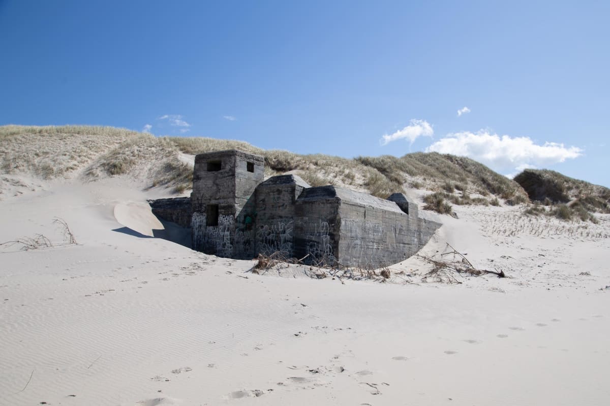 Bunkers on the West Coast – Historic Experiences Near Your Holiday Home